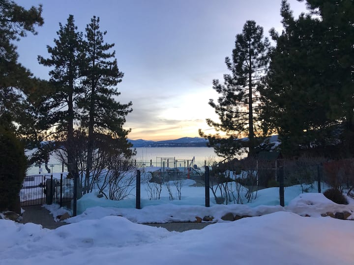Studio | Kitchen | Pool | Parking | Lake Access - North Lake Tahoe, CA