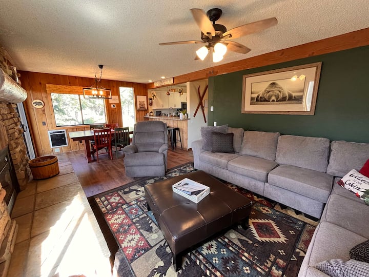 Cozy 2 Bedroom W/ View Of Mtn 10 Min Walk 2 Slopes - Mammoth Lakes, CA
