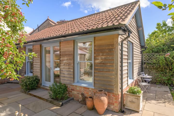 The Artists Studio, Private Parking, Frome - Frome