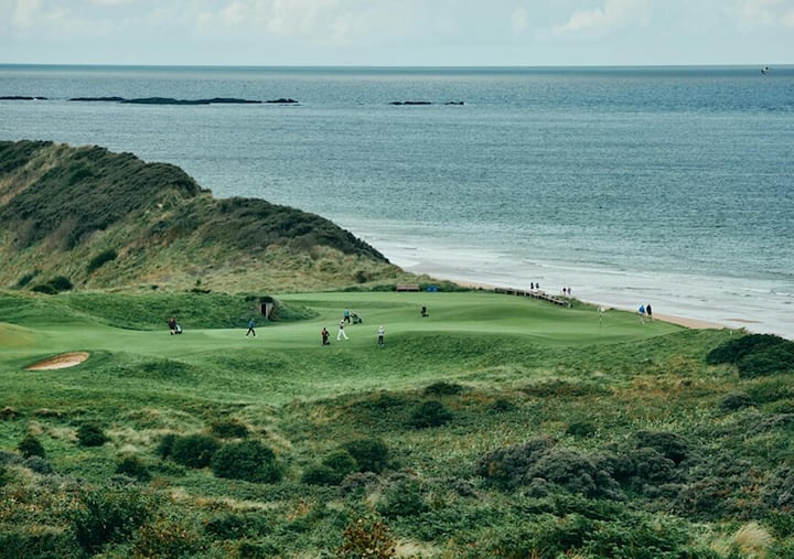 Family Room Surrounded By Rugged Coastline - Portrush