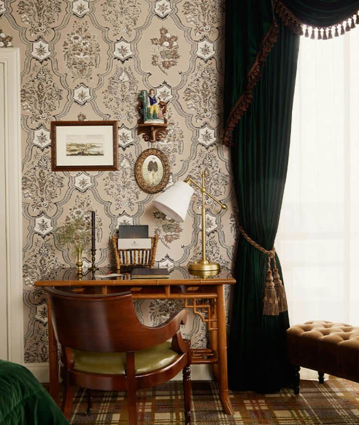 Classic 1800s Gem Steeped In Golf History - Saint Andrews