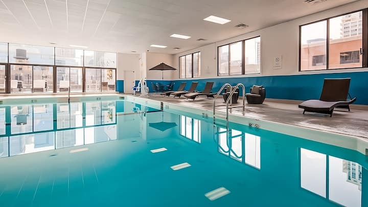 Your Chicago Adventure Starts Here! 3 Units! Pool! - Chicago, IL