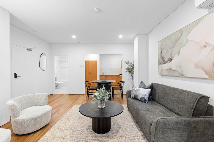 Huge One Bed With Sofa | City Views & By The River - South Perth