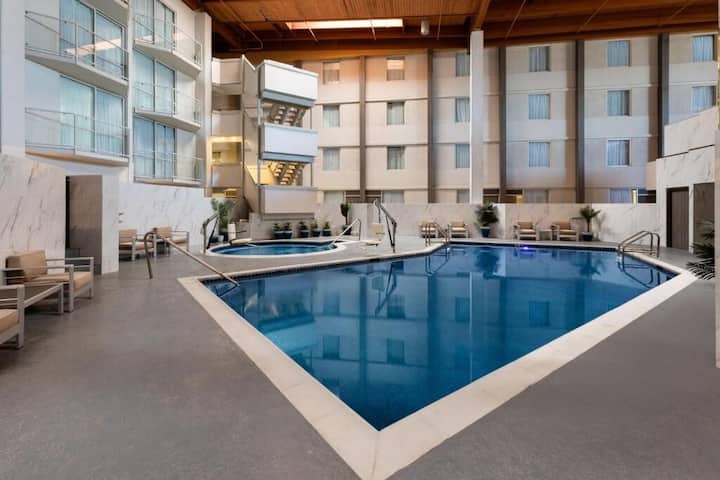 1 King Bed | Wyndham Dfw | Dallas Stopover - Irving, TX