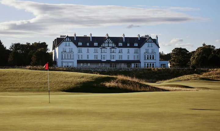 Free Breakfast & Private Putting Green - Golspie
