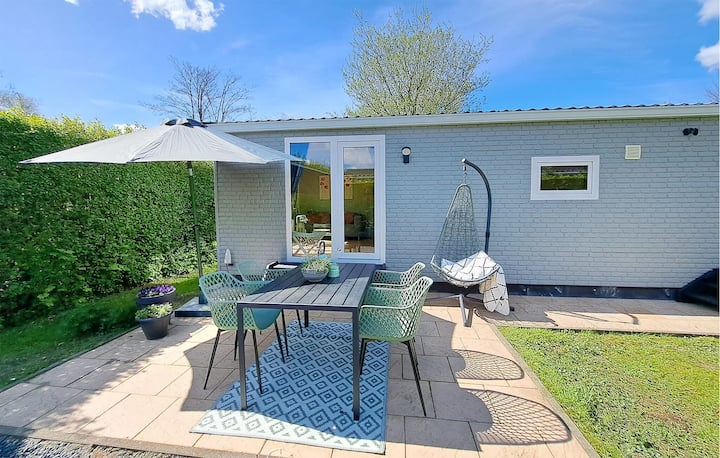Beautiful Home In Heinkenszand With Wifi - Goes