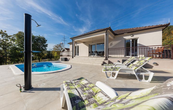 Beautiful Home In Sinj - Sinj