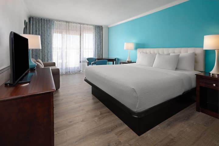 Hojo Ocean City | King + Sofa | Walk To Boardwalk - Ocean City, MD