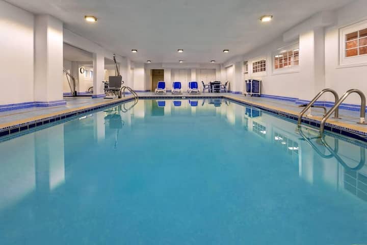 Hojo Ocean City | 2 Doubles | Steps To The Sand - Ocean City