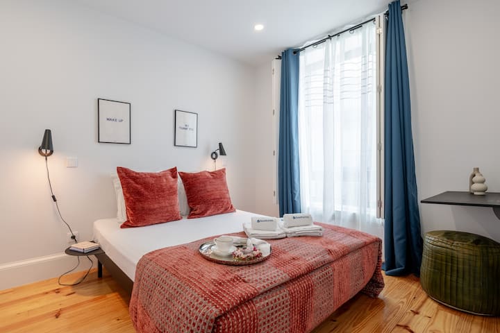 Bright & Characterful Home By Hostwise - Porto