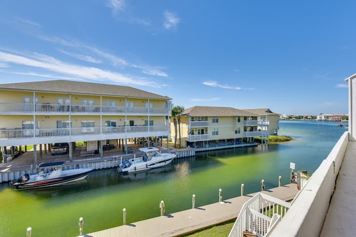 2 Mi To Harborwalk Village: Cozy Condo W/ Balcony - デスティン, FL