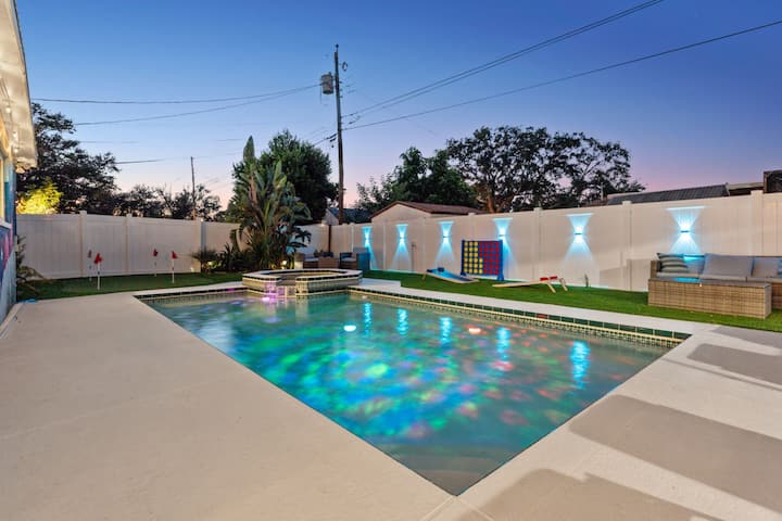 5 Min To Beach! | 4br W/ Pool, Hot Tub, Mini Golf - Largo, FL