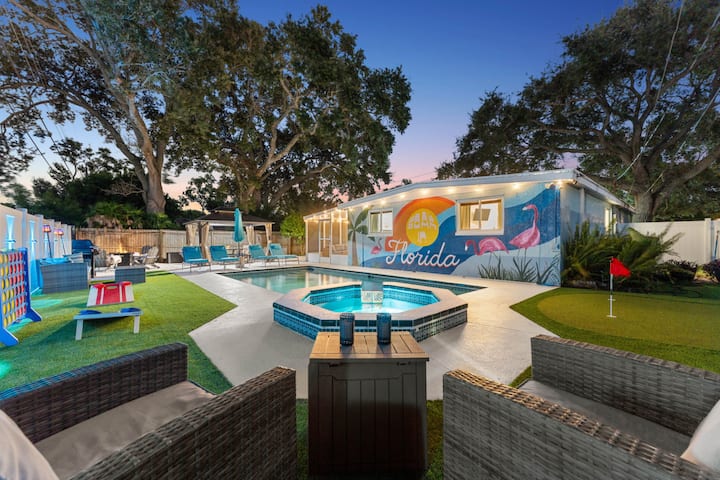 5 Min To Beach! | 4br W/ Pool, Hot Tub, Mini Golf - Largo, FL