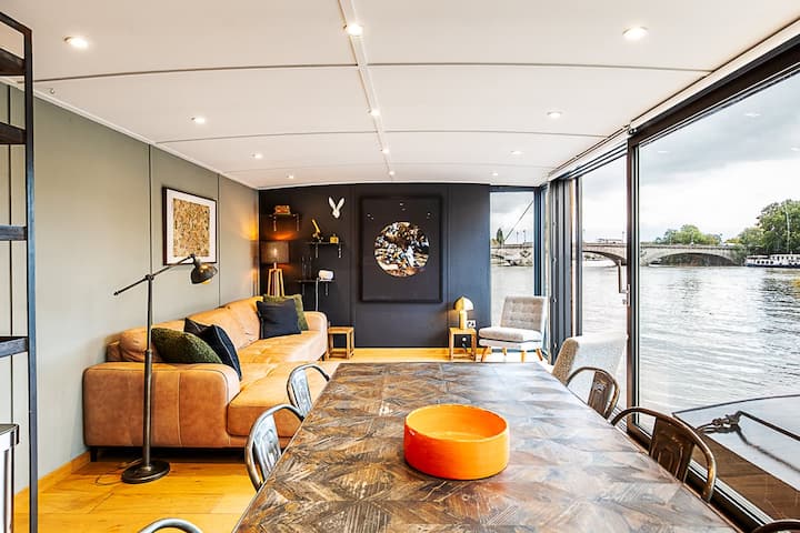Stylish Thames Houseboat With Roof Terrace - London, UK