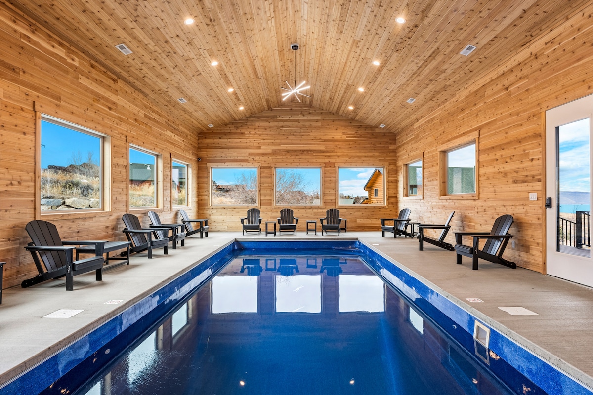 Smokey Bear Lodge Pool Theater Court con capacidad para 40 personas ...