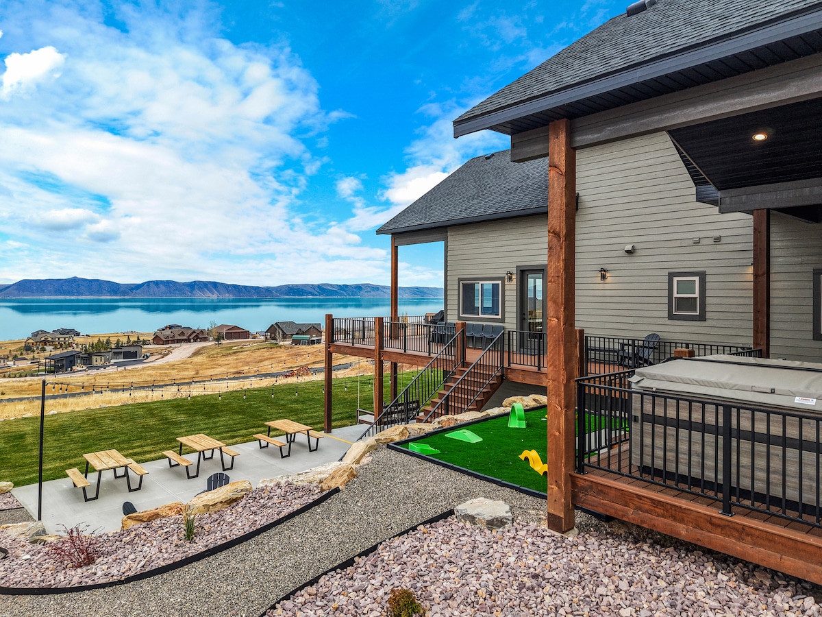 Smokey Bear Lodge Pool Theater Court con capacidad para 40 personas ...