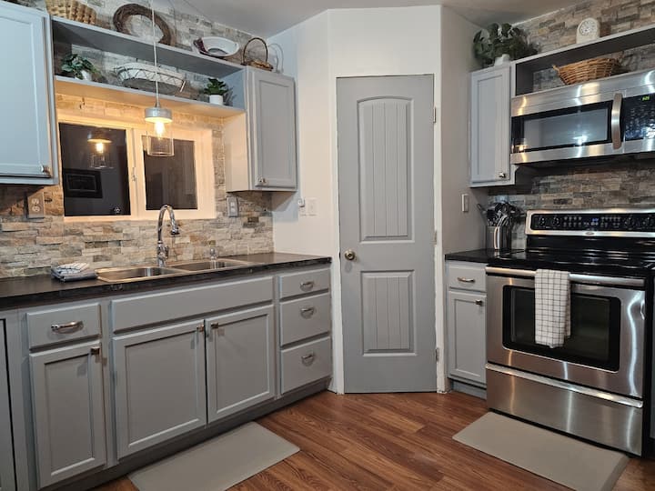 Modern Comfort & Cozy Charm - Anaconda, MT