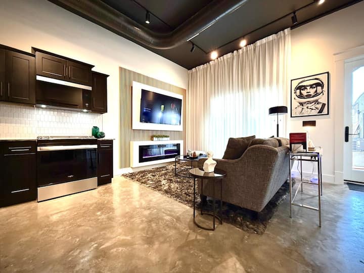 Brand New! The Dim Light- The Hideaway - Paducah, KY