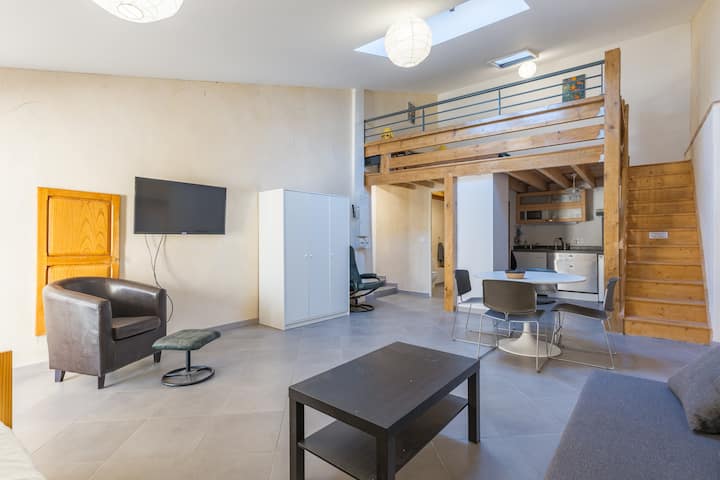 Vaste Appart De 50 M2- 2 Pièces -N3 - Charleval