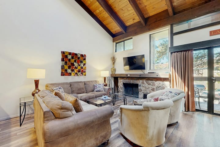 Spacious 4br Waterview | Balcony | Pool - South Lake Tahoe, CA