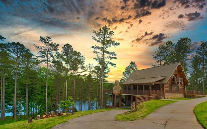 Blissful Log Haven-private Dock & Movie Theatre! - Nottely Lake, GA
