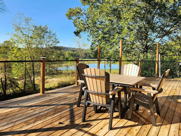 Spacious Lodge With Stocked Pond, Hot Tub, Games - Logan, OH