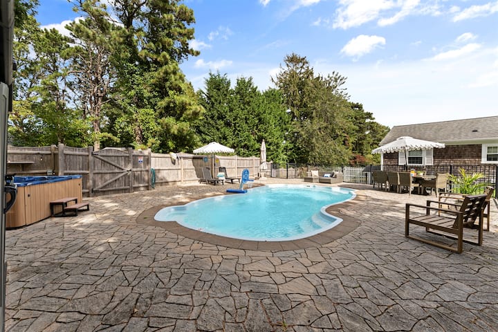 Charming Cape Escape With Pool, Hot Tub & Fire Pit - デニス, MA