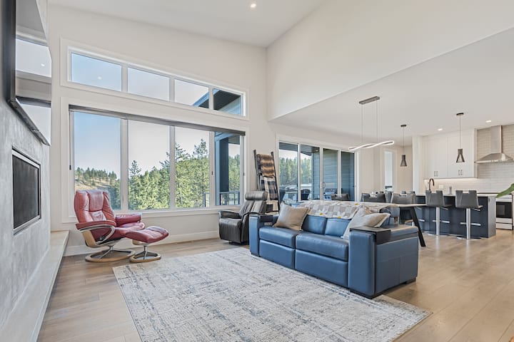 Luxurious 4-bedroom Retreat With Views - Kelowna