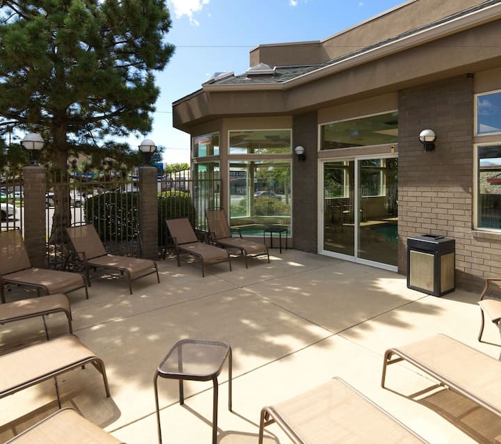 2 Family Rooms L Free Airport Shuttle & Breakfast - Salt Lake City