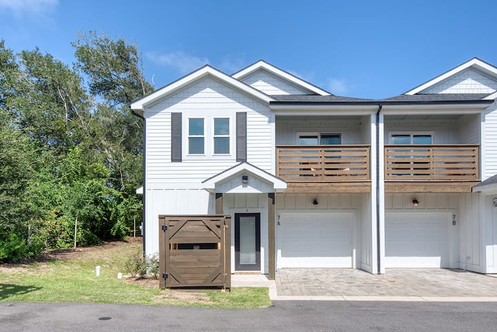 The Salty Dog,  3 Bed, 3 Bath, Walk To The Beach - Corolla, NC