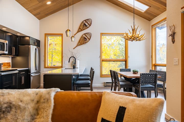 Lakefront Luxury Sauna & Fireplace Condo - Grand Lake, CO