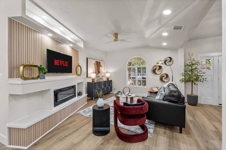 Bishop Arts | Deck + Porch + Family - Dallas, TX