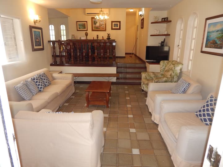 Casarão A 3 Minutos A Pé Da Praia Do Forte - Cabo Frio