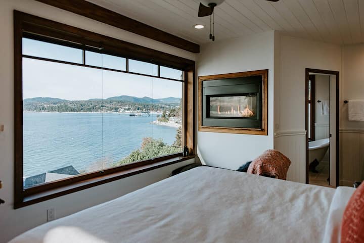 Eagle Suite Beach Hideaway - Sechelt