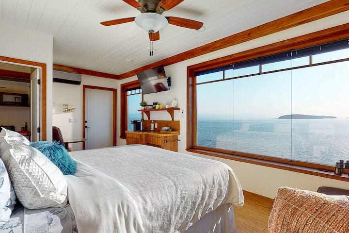 Eagle Suite Beach Hideaway - Sechelt
