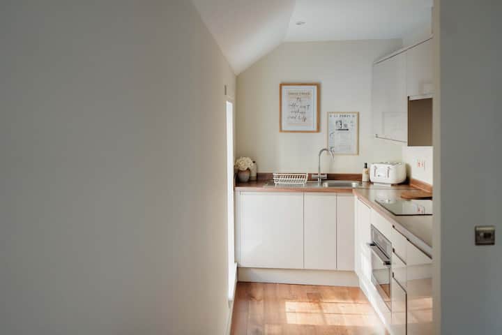 Charming Central Mews Home With Secure Parking - Edinburgh
