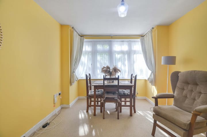 Spacious Flat With Free Parking Near Heathrow - 하예스