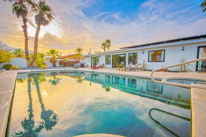 Elegant Desert Villa W Pool Hot Tub - Palm Springs, CA