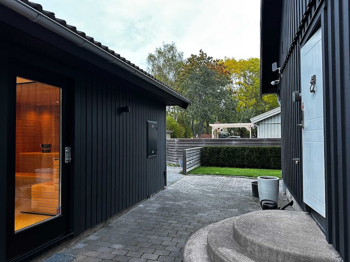 Modern Villa With Hot Tub & Sauna, Near Stockholm - Stockholm