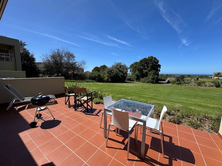 Salty Goose | 2bd Apt, Sea & Lagoon Views - Keurboomstrand