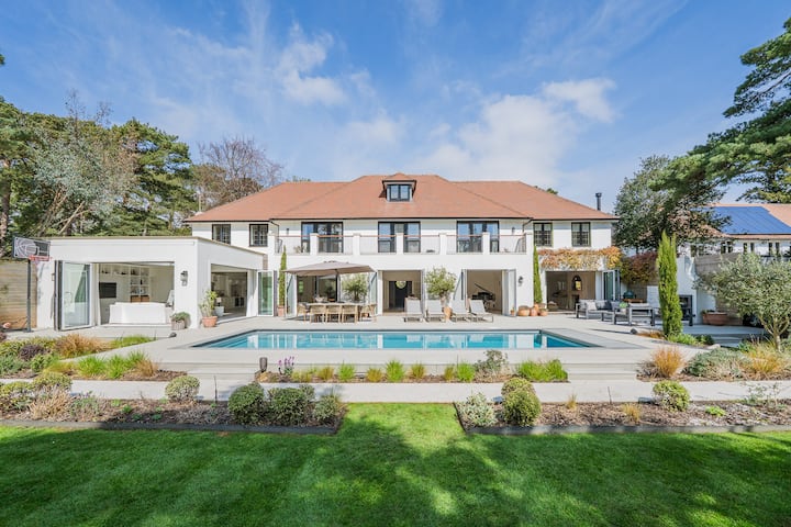 Oliveto | Near Sandbanks, Heated Pool, Sauna, Gym - Bournemouth