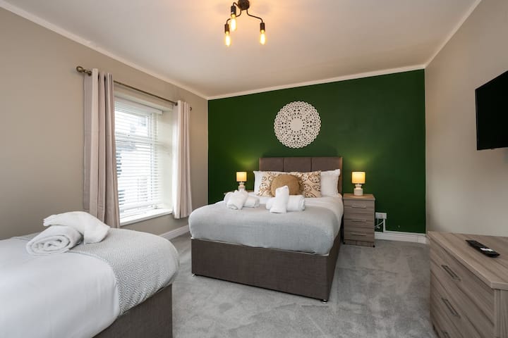Comfortable 4-bed Home With Free Parking – Wales - South Wales