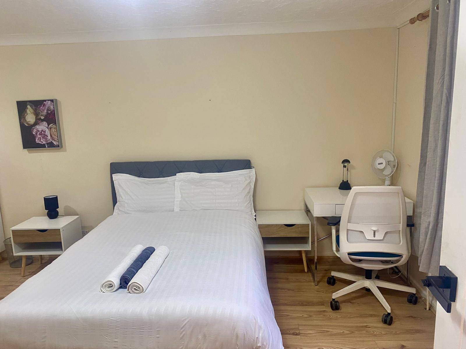 House - Sleeps 9 - Parking - Garden - Dartford