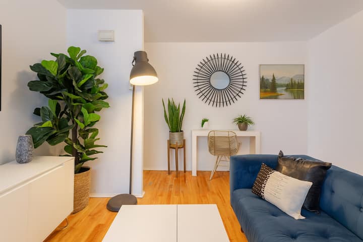 Stylish Plateau Getaway | Steps From Mont-royal - Montreal