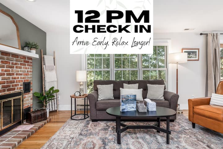 12pm Check In | Vinyl & Vibes Cottage - Illinois