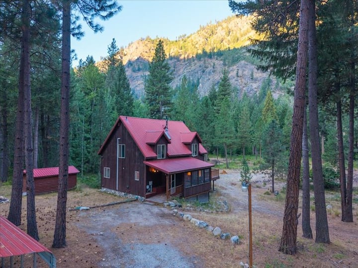 Riverfront Cabin Retreat – Unplug & Relax - 奇蘭湖