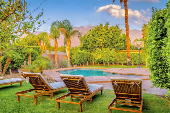 Spacious 18 P Pool, Fire Pit & Game Room - Palm Springs, CA