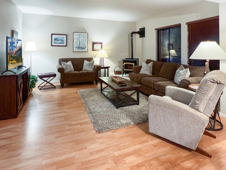 Convenient Townhome Near Downtown Mccall - McCall, ID