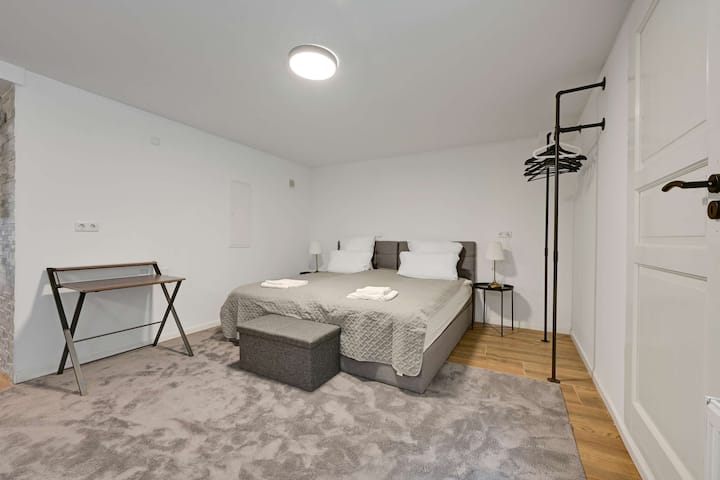 Herzogsresidenz 79m² | 2 Rooms | A3 Cgn & Dus - Remscheid