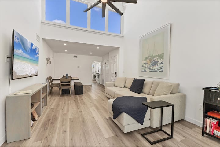 Venice Beach Two Bedroom Private Condo - Venice, FL